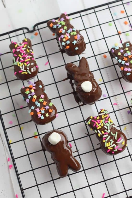 These Chocolate Covered Bunny Pops are Seriously Cute!