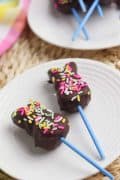 These Chocolate Covered Bunny Pops are Seriously Cute!