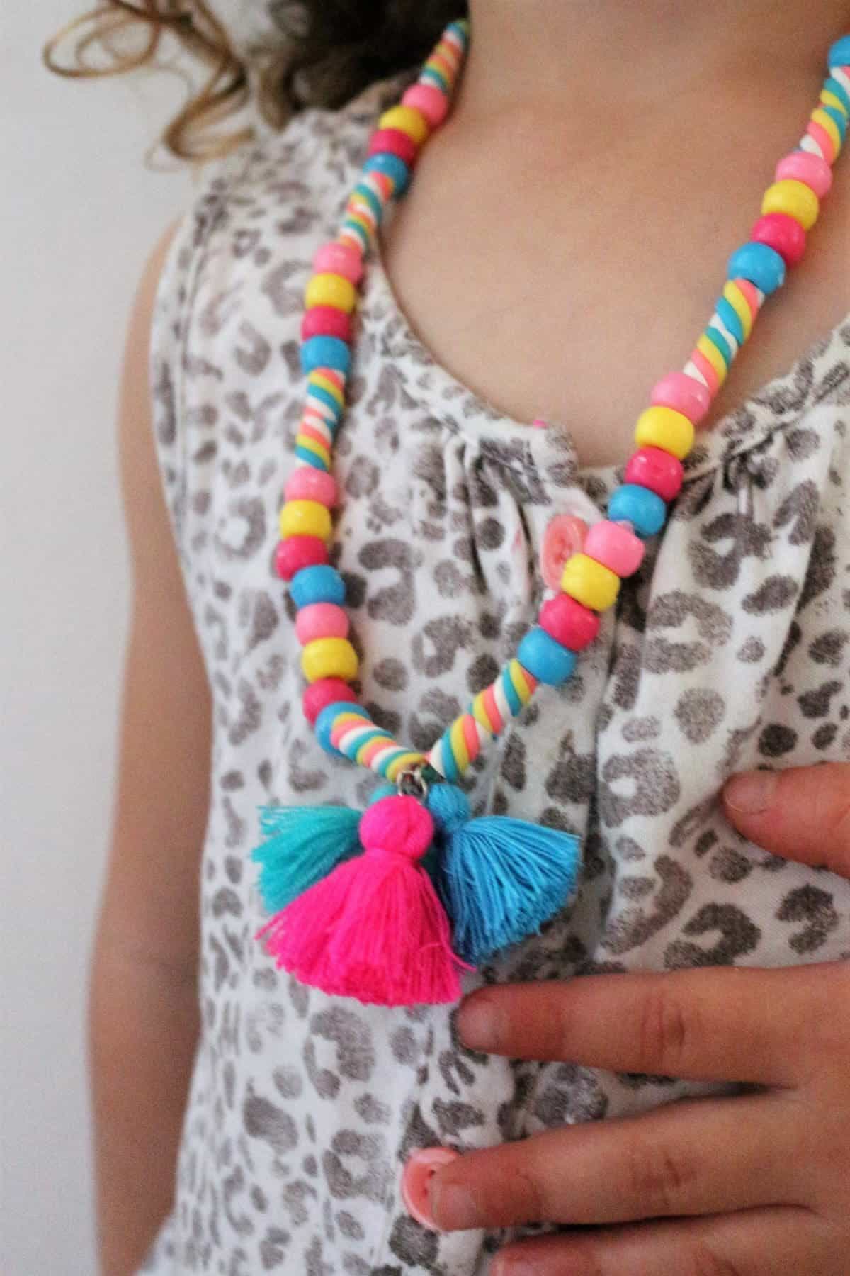 16 Gorgeous DIY Necklace Crafts For Kids To Make 16 Gorgeous DIY Necklace Crafts For Kids To Make