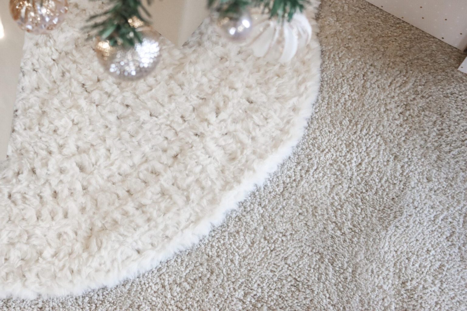 20+ Festive Christmas Tree Skirt Crochet Patterns - Perfect for Holiday ...