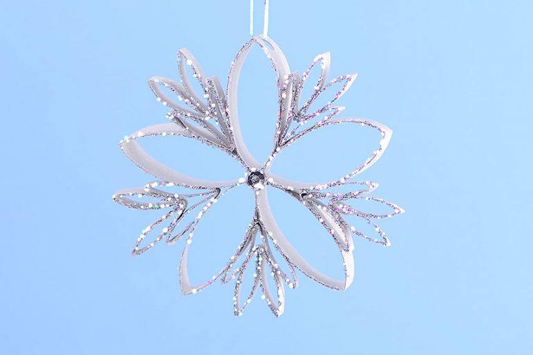 22 Easy Snowflake Crafts for Kids of All Ages to Have Fun With