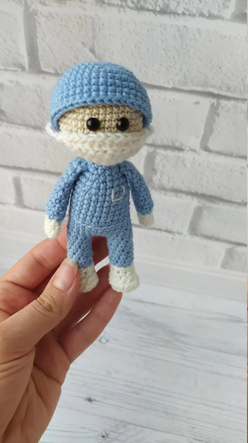 Crochet a Gift to Say Thank You to Our Frontline Medical Heroes